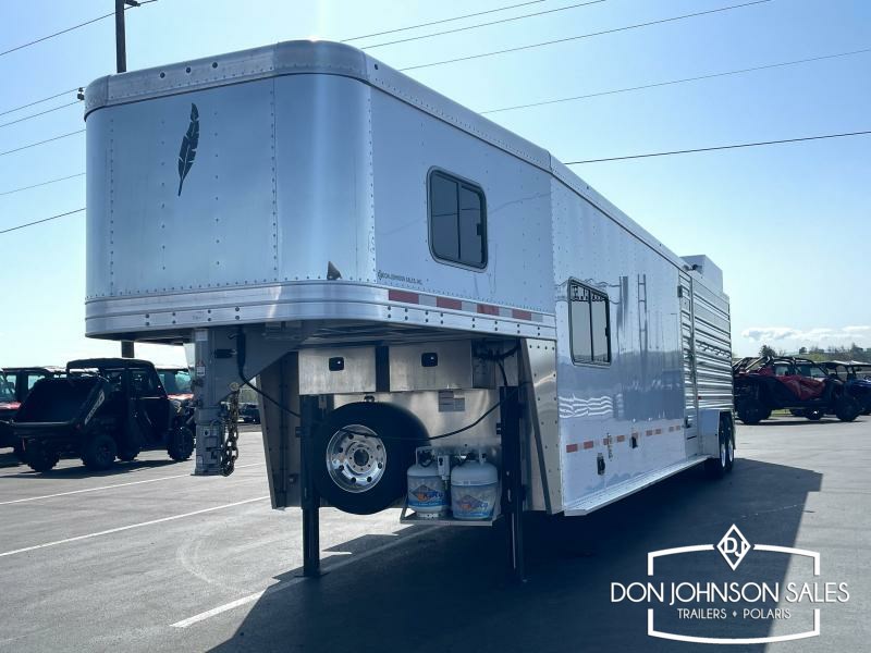 2025 Featherlite 8413 17' Stock Back 8' sw LQ GN