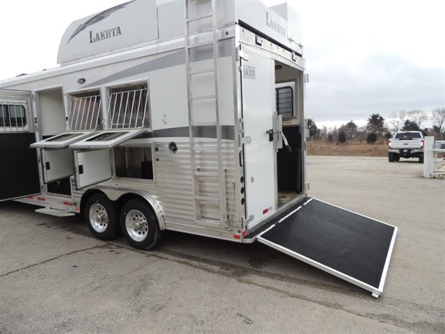 2016 Lakota 8318 generator hay pod