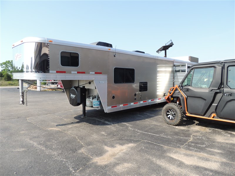 2014 Exiss 14' Stock Compartment with Midtack and Hayrack