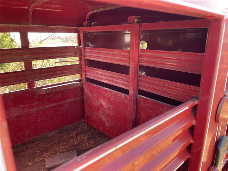 2000 Corn Pro Red 3-Pen Trailer