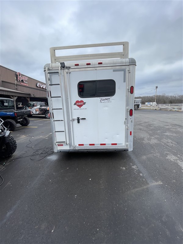 2016 Hart with A/C and Werm flooring Smart Tack Trailer