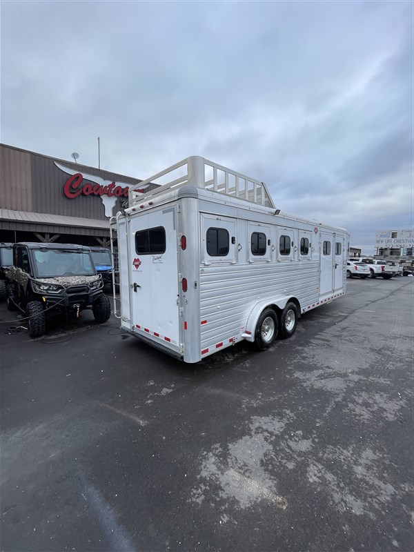 2016 Hart with A/C and Werm flooring Smart Tack Trailer