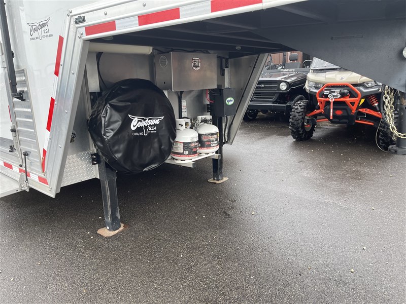 2014 Merhow 8418 12 foot super slide couch dinette