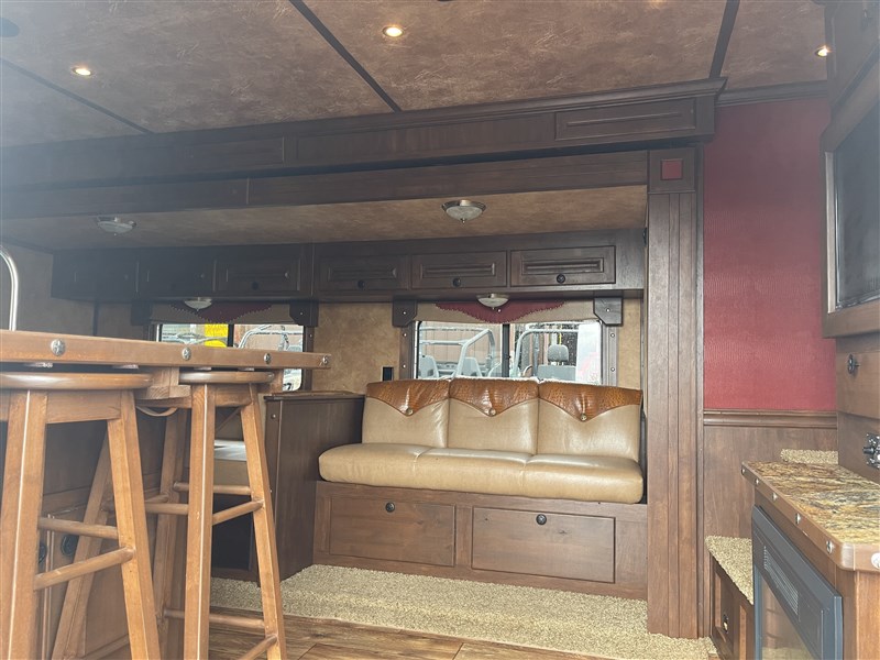2014 Merhow 8418 12 foot super slide couch dinette