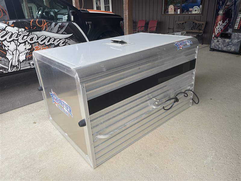 2024 Frontier 6' Aluminum Truck Topper Livestock Box