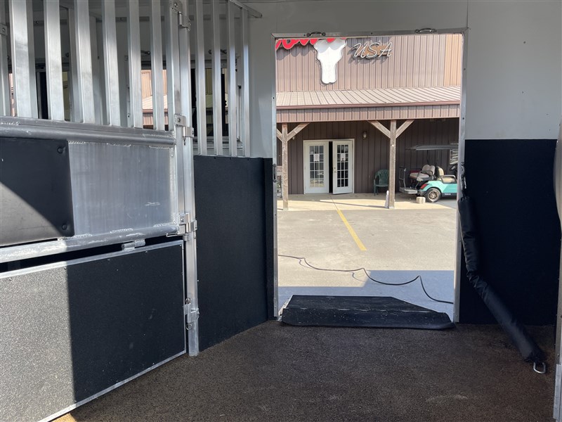 2021 Merhow Merhow 8414 4-Horse Trailer with Slide