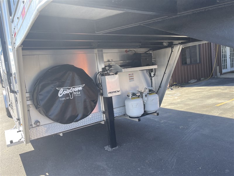 2015 Merhow 8010 Stock or Two Horse Trailer w/ 5 Year Warranty