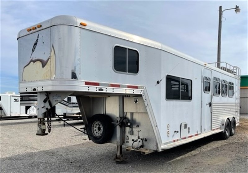 2003 Featherlite 4H w/8' LQ, Collapsible Rear tack