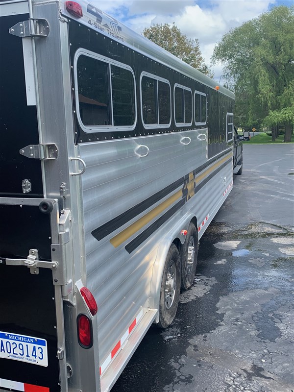 2003 4 Star 4H w/8'LQ, Ramp, Collasp Rear tack, SALE PENDING