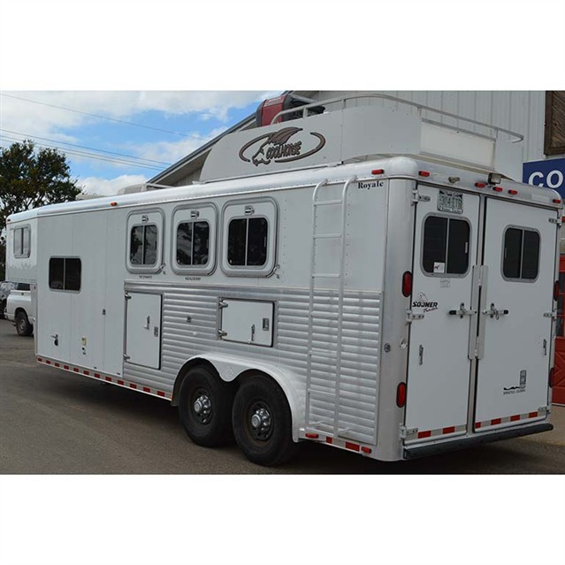 2000 Sooner Trailers 3-Horse with 8' LQ