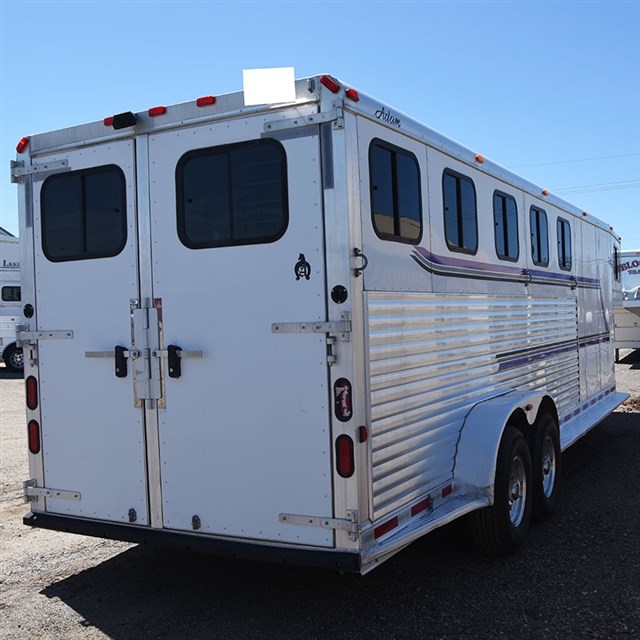 2008 Adam 5 Horse Slant Trailer