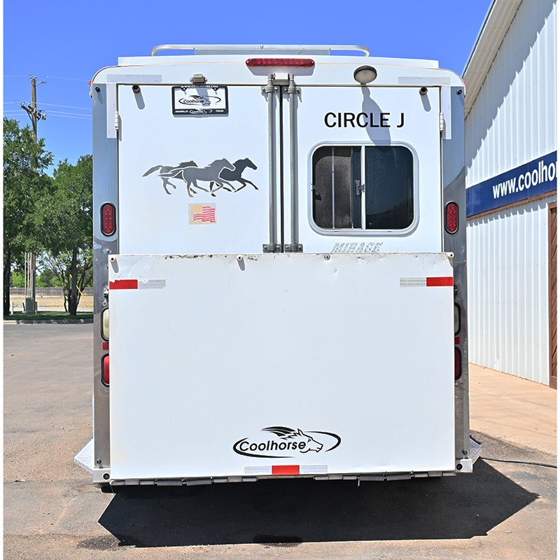 2006 Circle J 2006 Circle J 3 Horse 10' Living Quarter Trailer