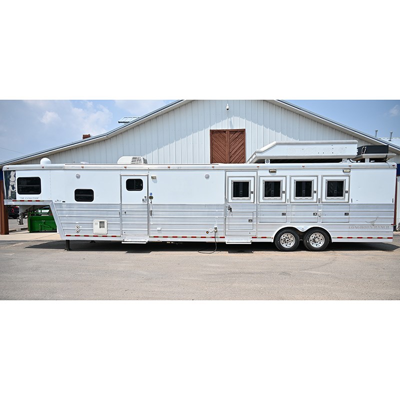 2008 Bloomer 4 Horse 17' LQ with Bunk Beds