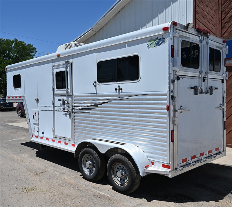 2006 Dream Coach 2 Horse Straight Load Trailer with Living Quarter