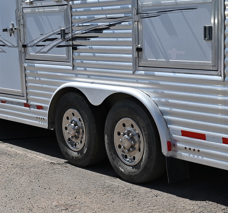 2007 Dream Coach 2007 Dream Coach 4 Horse 10' LQ Horse Trailer