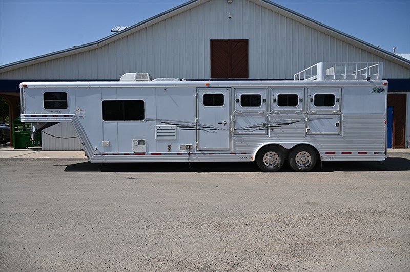 2007 Dream Coach 2007 Dream Coach 4 Horse 10' LQ Horse Trailer