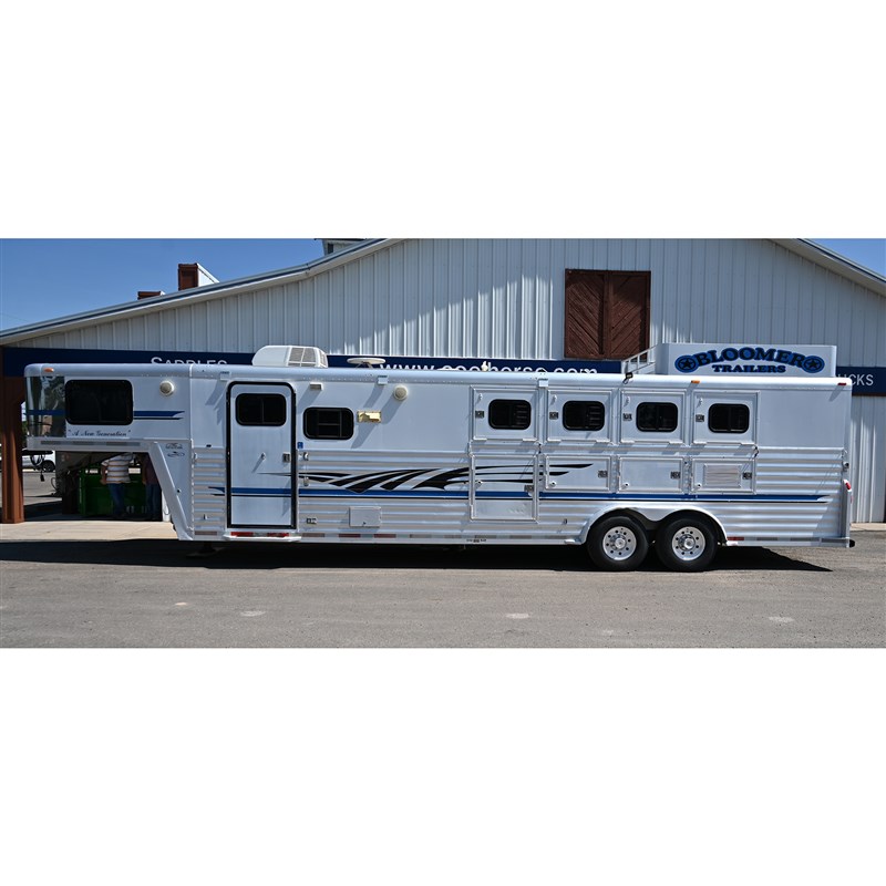 2002 Bloomer 2002 Bloomer 4 Horse 12' Living Quarter Trailer