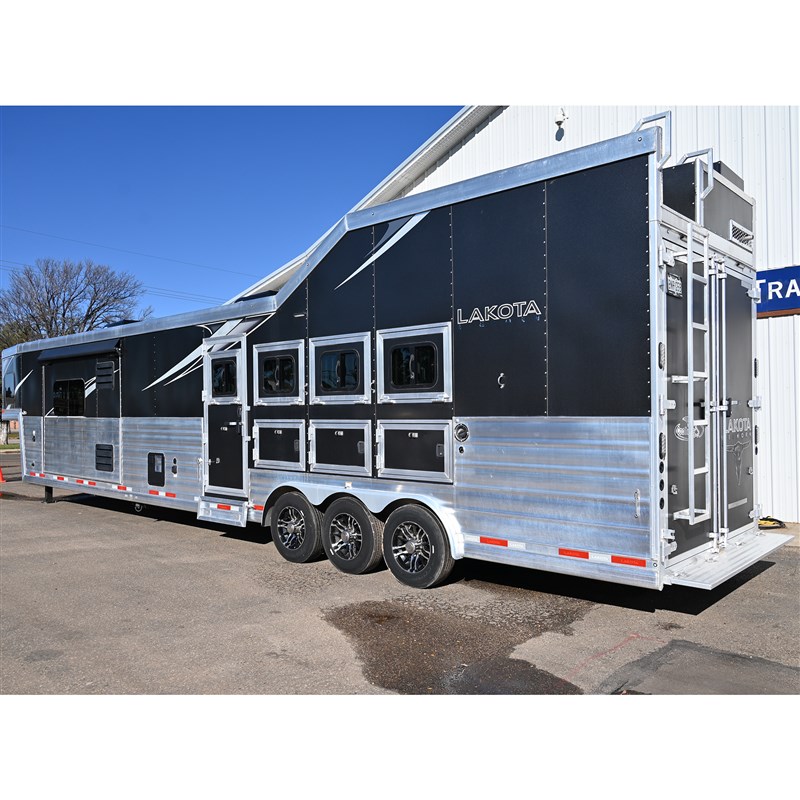 2023 Lakota Bighorn 4 Horse Trailer with 19' LQ with Bunk Beds