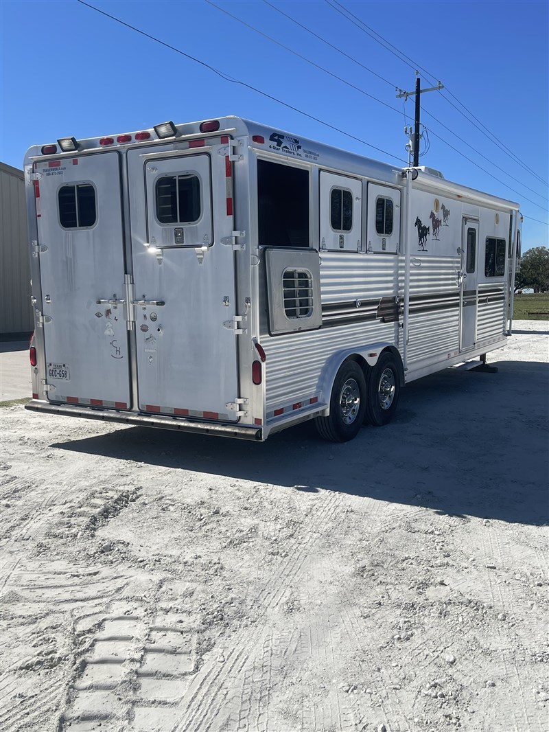 2001 4 Star Three Horse Slant w/ Stud Wall