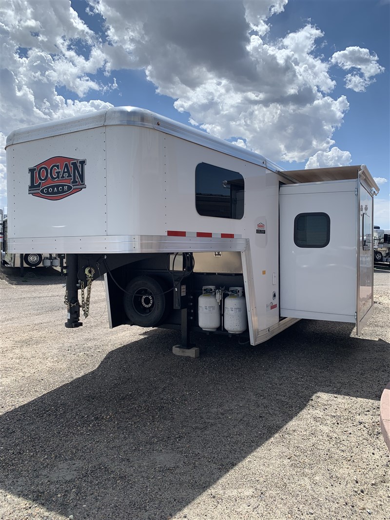 2025 Logan LQ 812 3 Horse Trailer