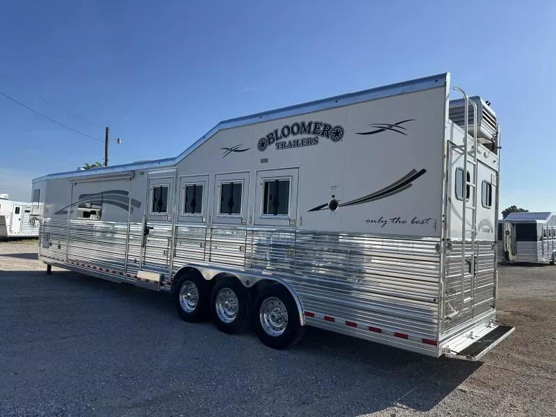 2019 Bloomer 4H 17' SW Mega Slide Side Load