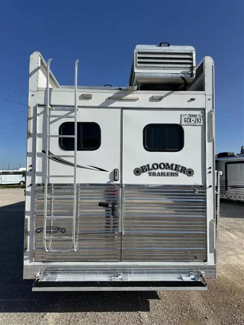 2019 Bloomer 4H 17' SW Mega Slide Side Load