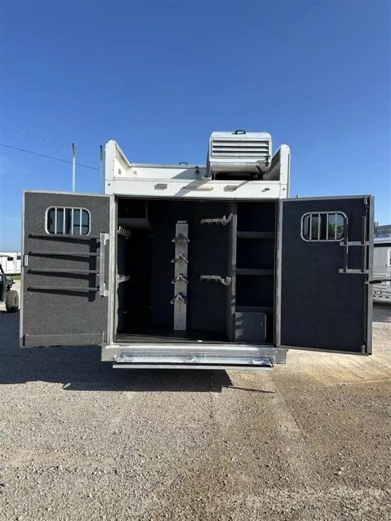 2019 Bloomer 4H 17' SW Mega Slide Side Load