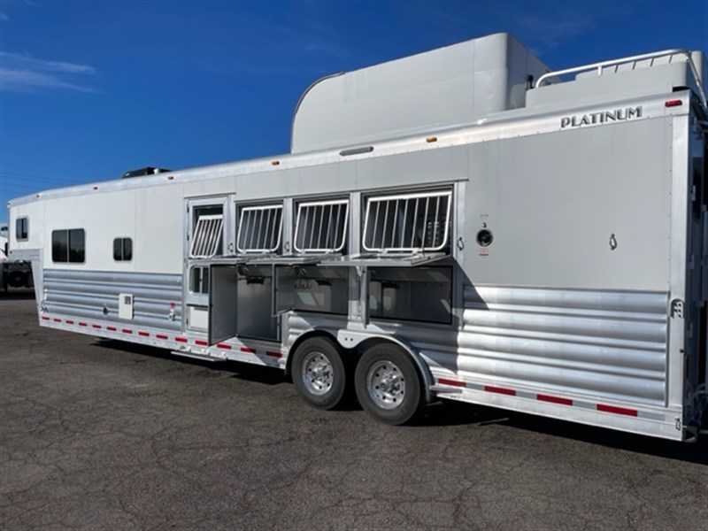 2023 Platinum 4 horse sideload with a 14'6'' shortwall