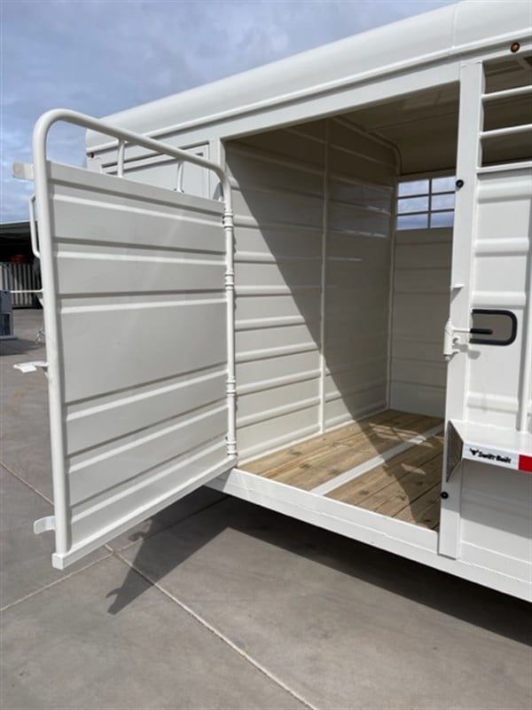2024 Swift Built 26' double tack doors