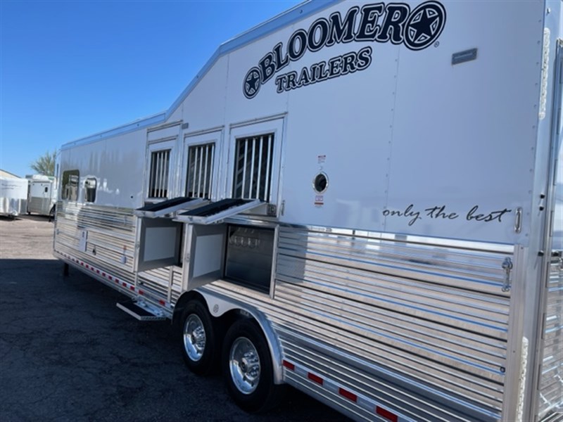 2023 Bloomer 3 Horse 15'6" s/w by Outlaw