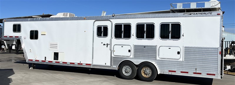 2007 Featherlite 4 Horse w/ bunk beds
