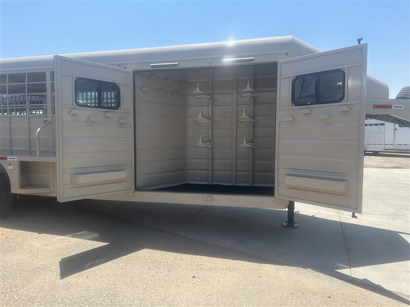 2025 Swift Built 24' Stock W/ Smart Tack