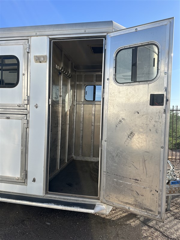 2001 Hart 2 Horse Straight Load