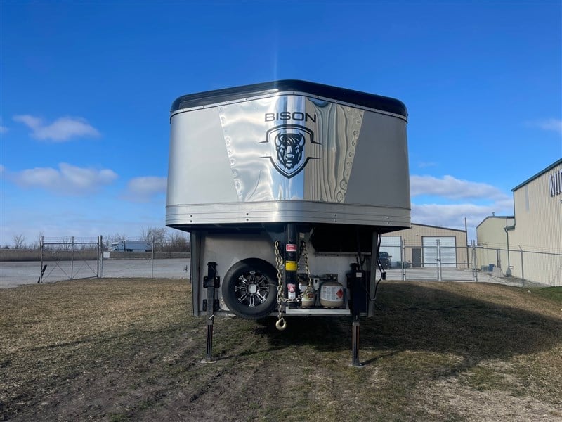 2022 Bison Silverado 8313B.S w/13'SW Living Quarters