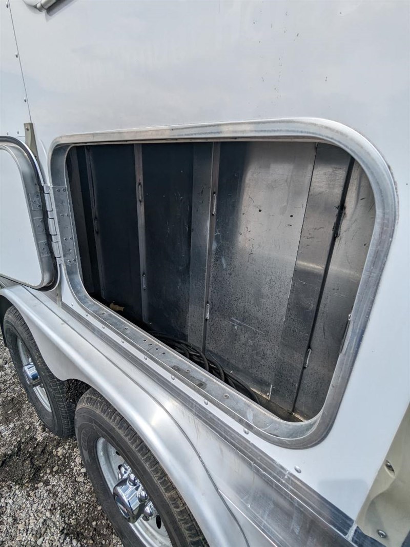 2014 Featherlite 8581