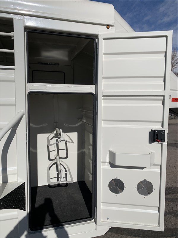 2022 Swift Built 22' Tack Box