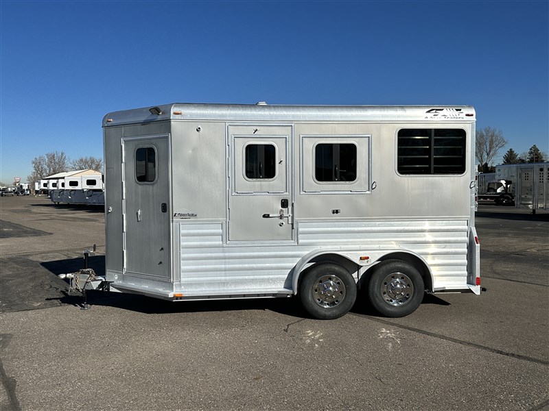 2009 4 Star 2 Horse straight load Custom 7'6" Tall