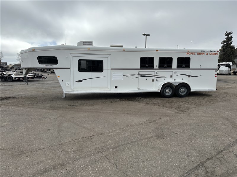 2005 Trails West Trails West 3 Horse with Living Quarters