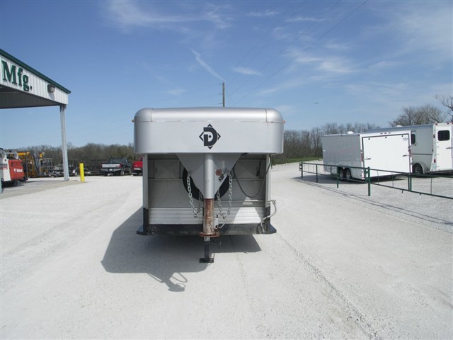 2002 DIAMOND D 24' LIVESTOCK TRAILER