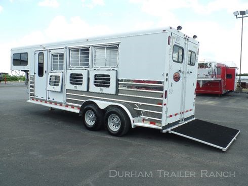 2001 Sundowner Value Lite 3H, Full Rear Ramp, 4' Dressing Room