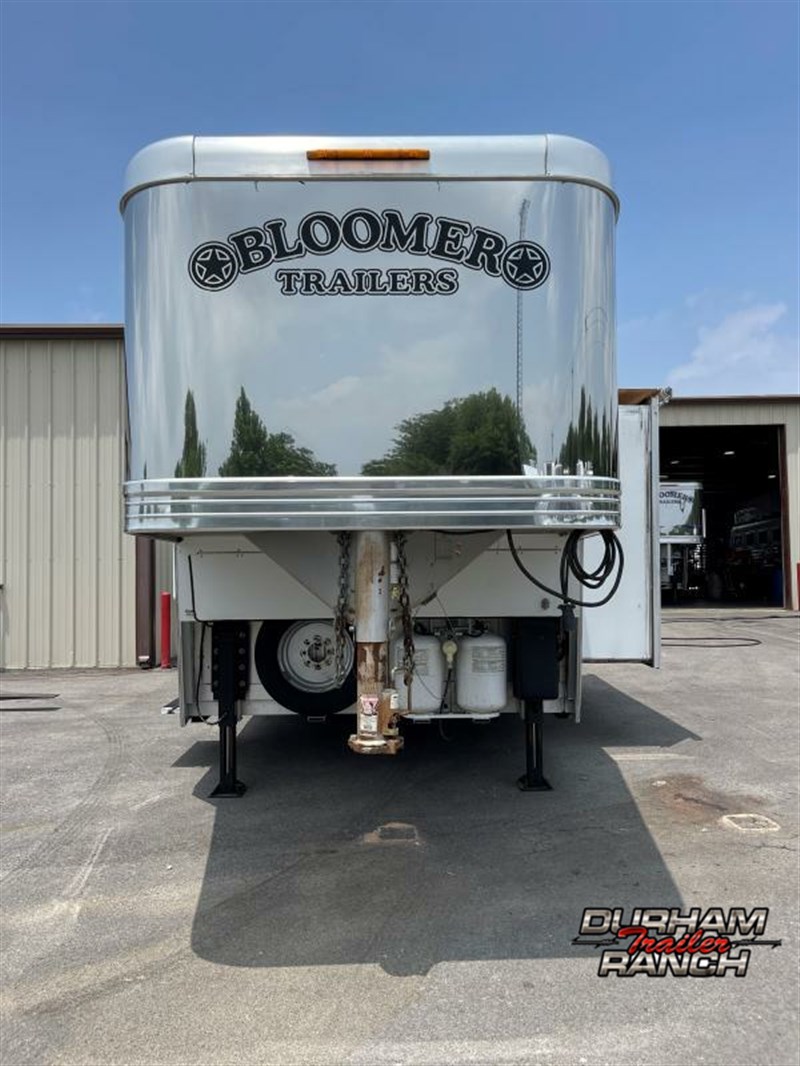 2015 Bloomer 5H 14'6"sw Slideout