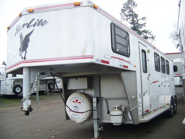 2003 Silverlite 3 horse LQ