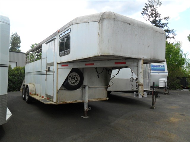 1999 Sunrise Dixie Craft 3 Horse or open Stock