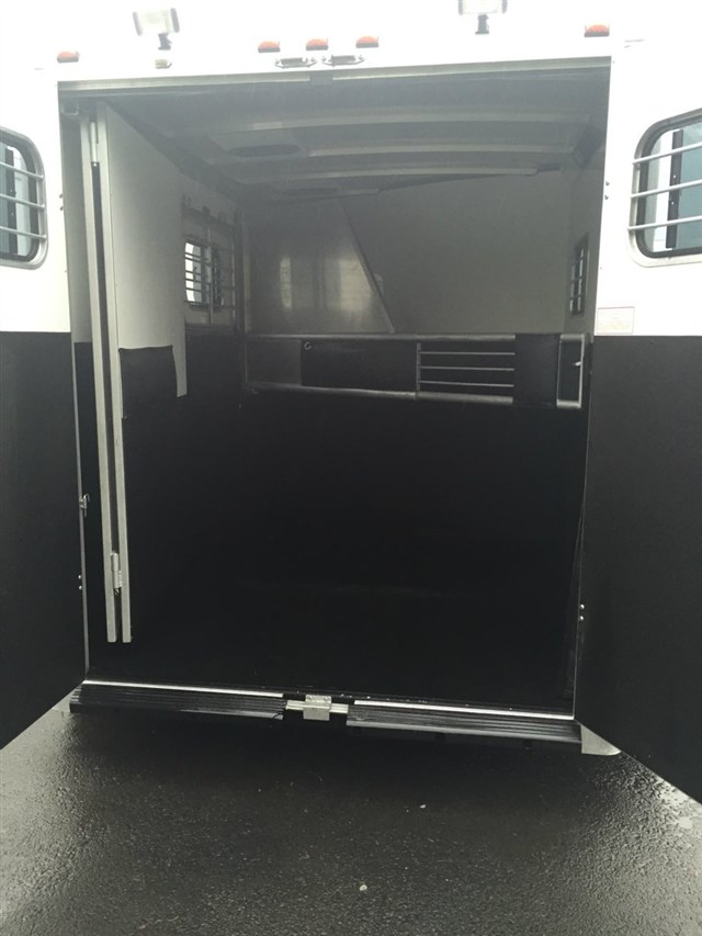 2005 Sundowner 2 Horse Slant Sunlite 727