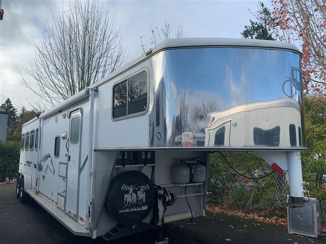 2004 Logan Coach Qualifier 100X, 8' Living Quarters SALE PEND