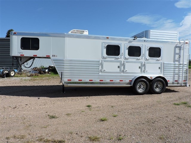 2005 Integrity Legacy - Mid Tack