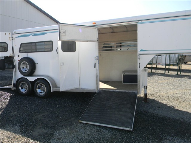 1999 Shoop 2 horse straight load w/side ramp