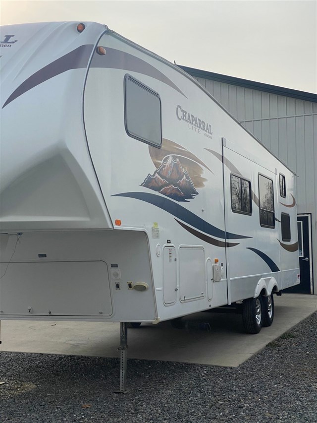 2011 Chaparral Forest River Chaparral 5th wheel camper