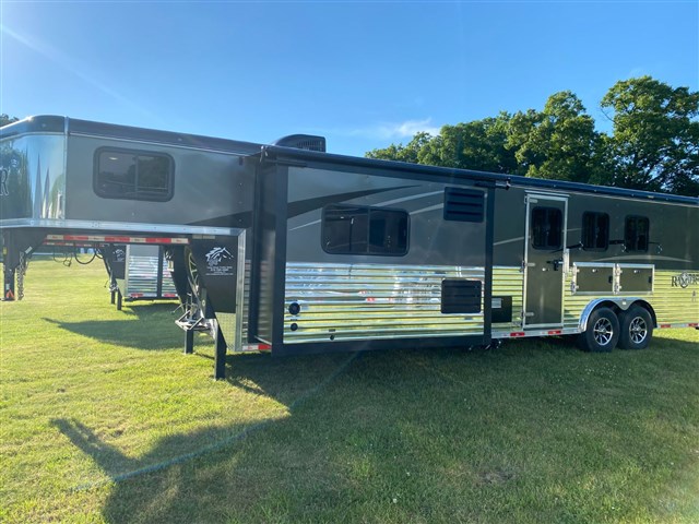 2020 Bison Bison Ranger 3 Horse with 13' Living Quarters Bar