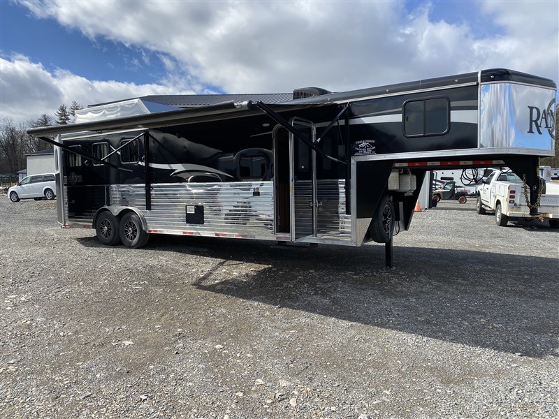 2017 Bison Bison Ranger 3 Horse 8' Wide 10' Living